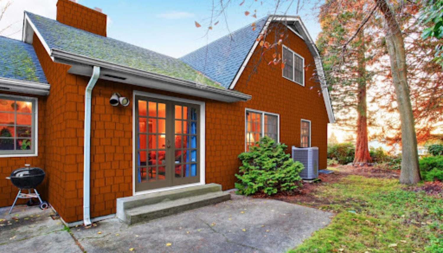 5 Striking Red Cedar Shake Siding Home Designs | Allura USA
