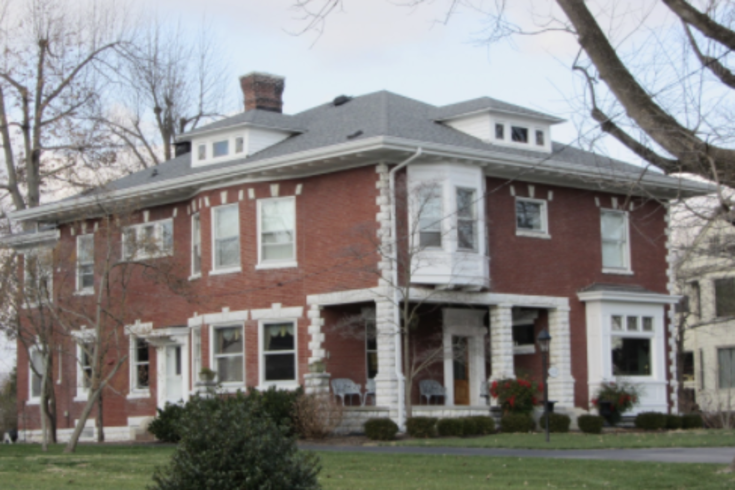 What is the Best Trim Color for a Brick House? | Allura USA