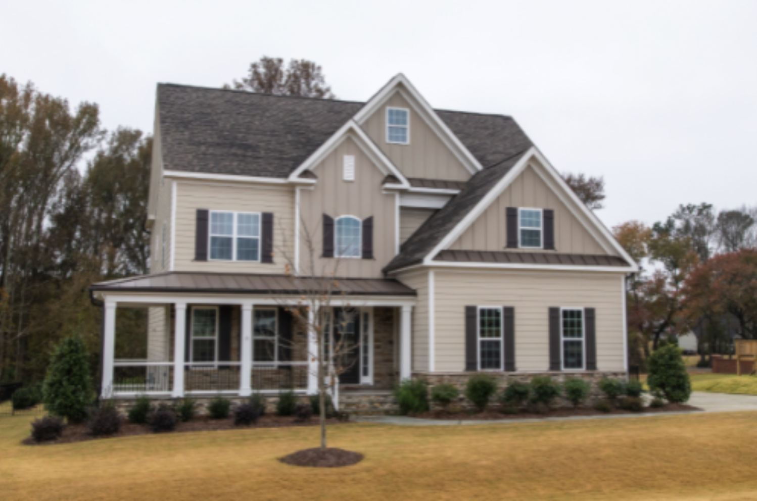 Farmhouse Board and Batten Siding 101: Materials, Costs, and Designs ...