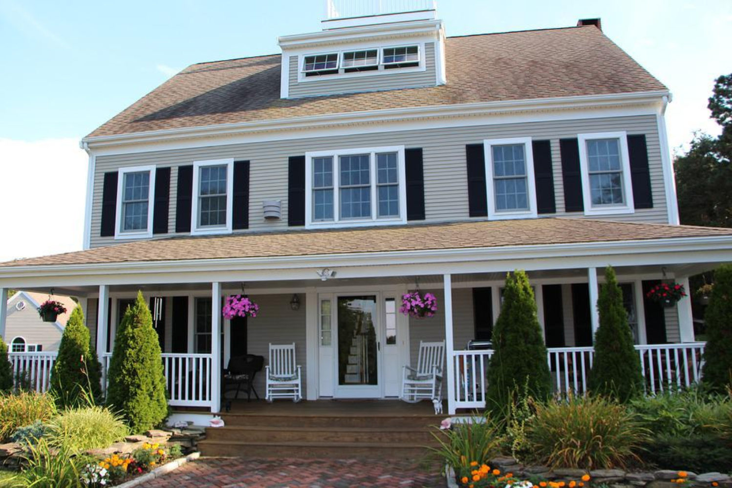 6 Tan House with Black Trim Design Ideas for Your Project | Allura USA
