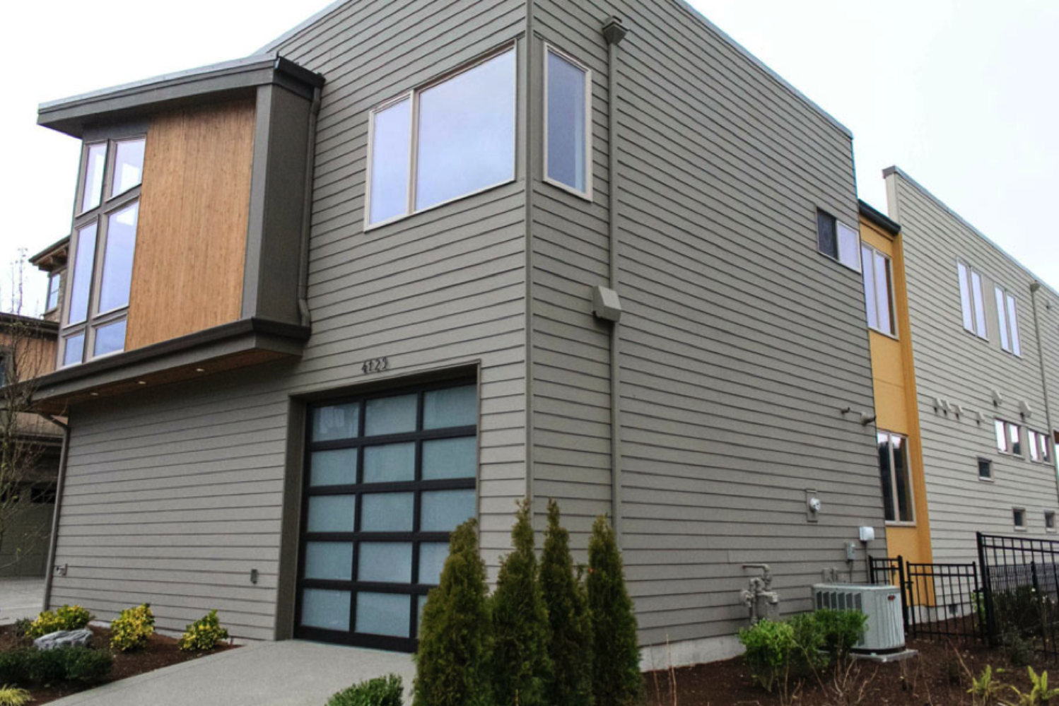 7 Garage Door Trim Ideas to Improve Your Home’s Curb Appeal | Allura USA