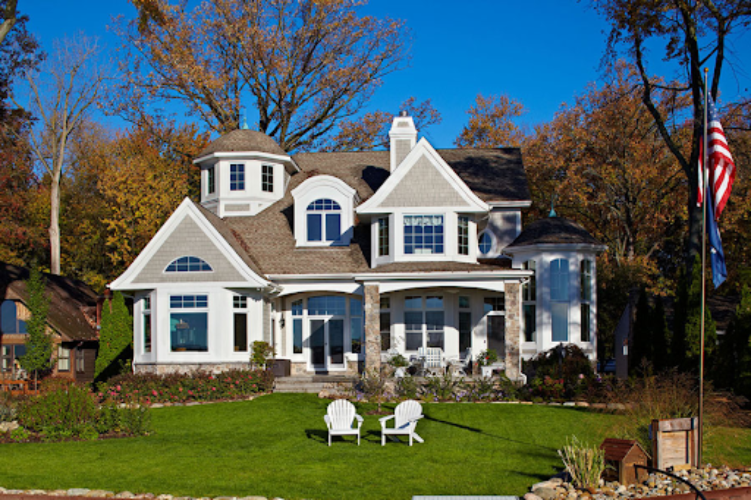 9 Beautiful Taupe Siding Colored Homes | Allura USA