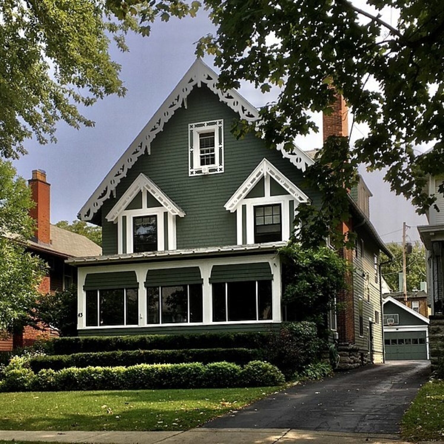 8 Forest Green House Siding Design Ideas | Allura USA