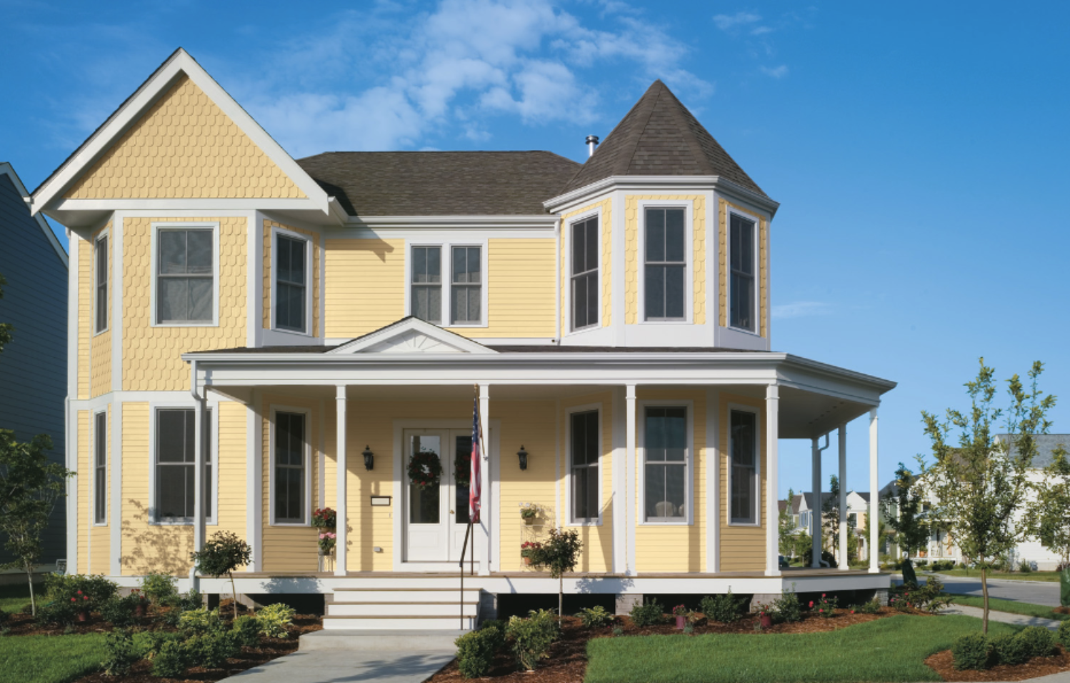 12 Stunning House Siding and Roof Color Combinations | Allura USA