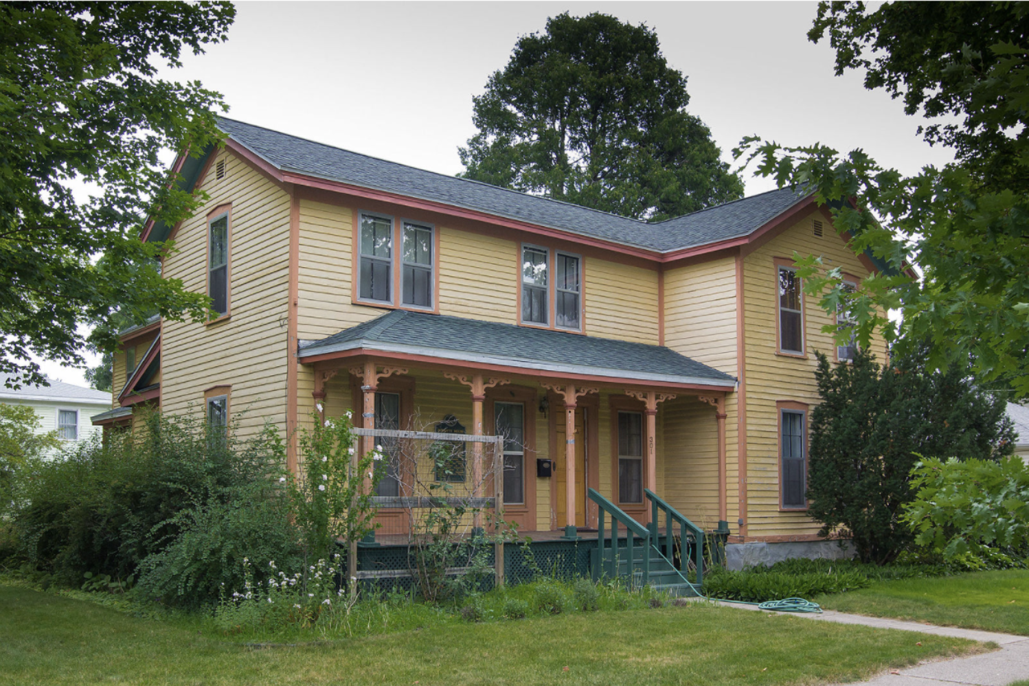 Updating a 1970s House Exterior: What You’ll Need to Know | Allura USA