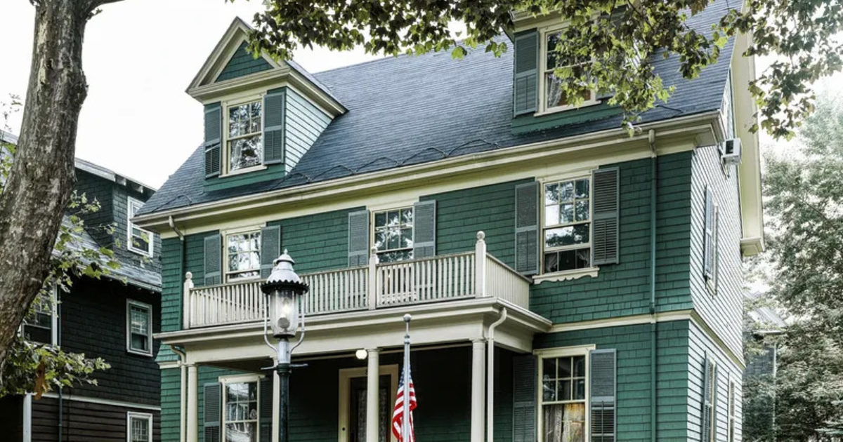 7 Unique Colonial House Siding Ideas for Your House | Allura USA